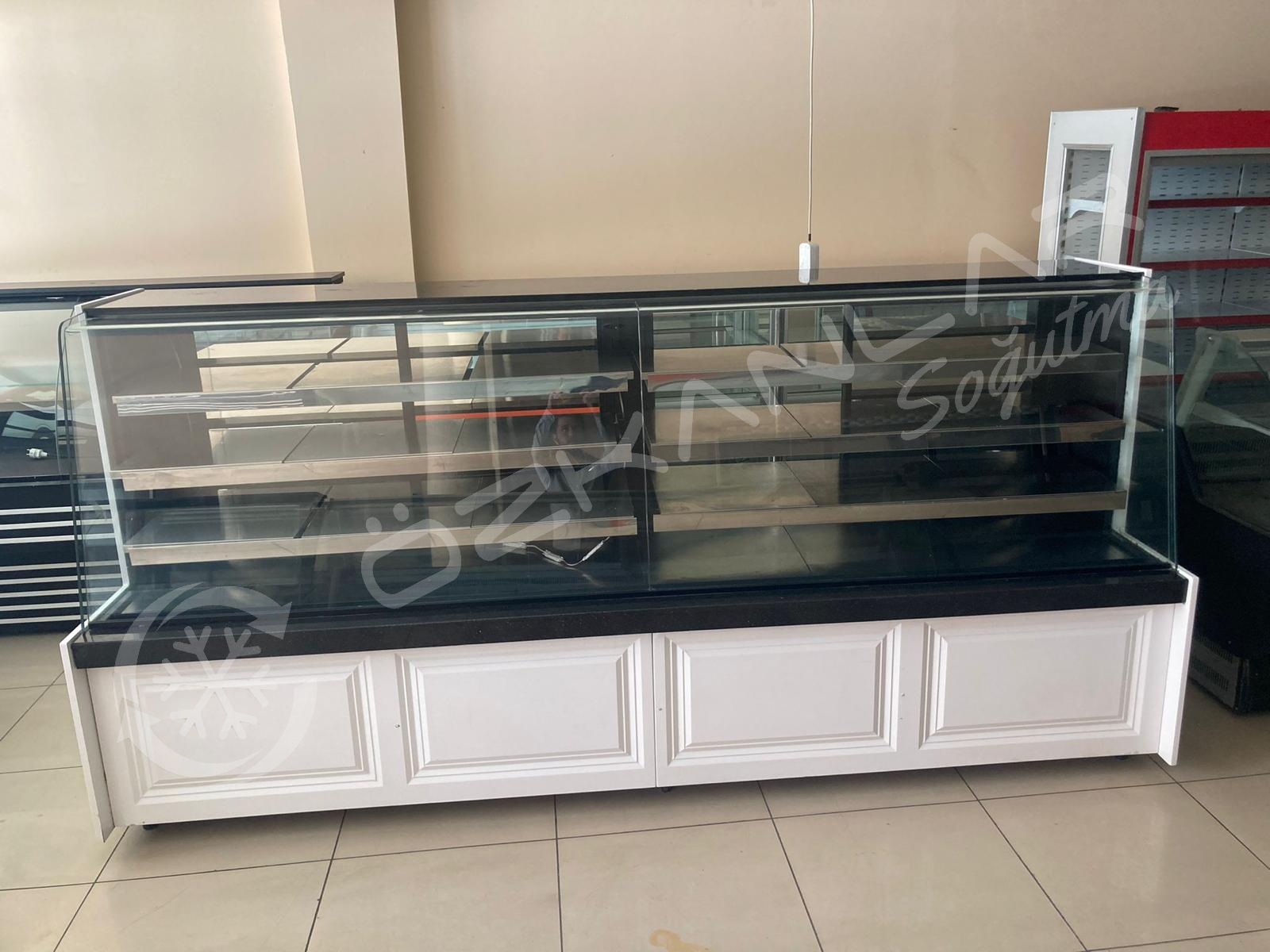 Beyaz Pasta Dolabı 3 Metre (ikinci el)