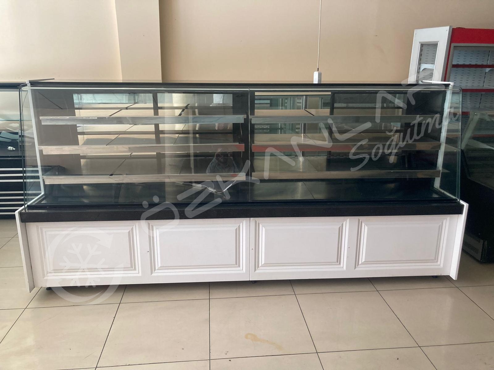 Beyaz Pasta Dolabı 3 Metre (ikinci el)